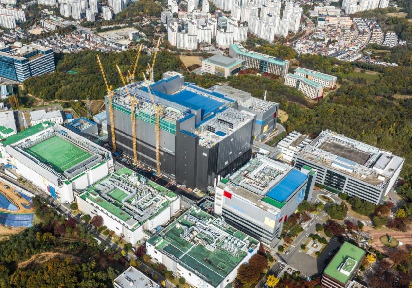 Samsung Reaches Key Milestone at New Semiconductor R&D Complex ...